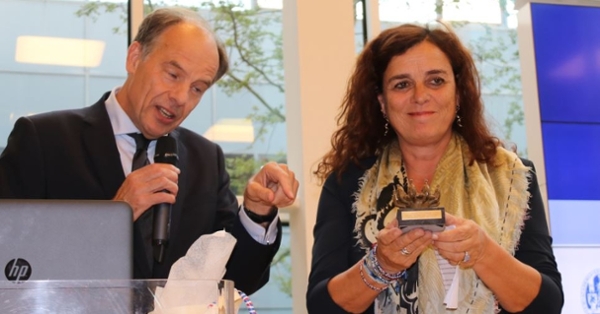 Corinne Hofman honored during the final Dean's Lecture - Leiden University