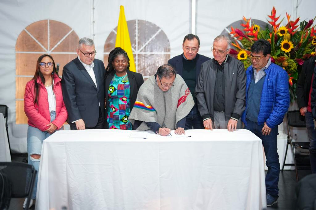 The Policy of ‘Total Peace’ in Colombia: Challenges and Opportunities ...