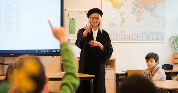 Meet the professor in The Hague - Leiden University