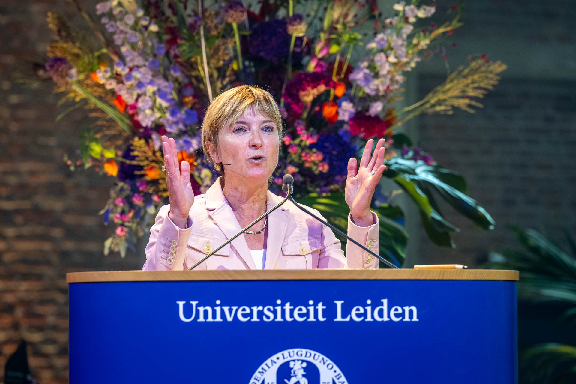 Opening Academisch Jaar: 'Onze universitaire wereld kent geen grenzen' - Universiteit Leiden