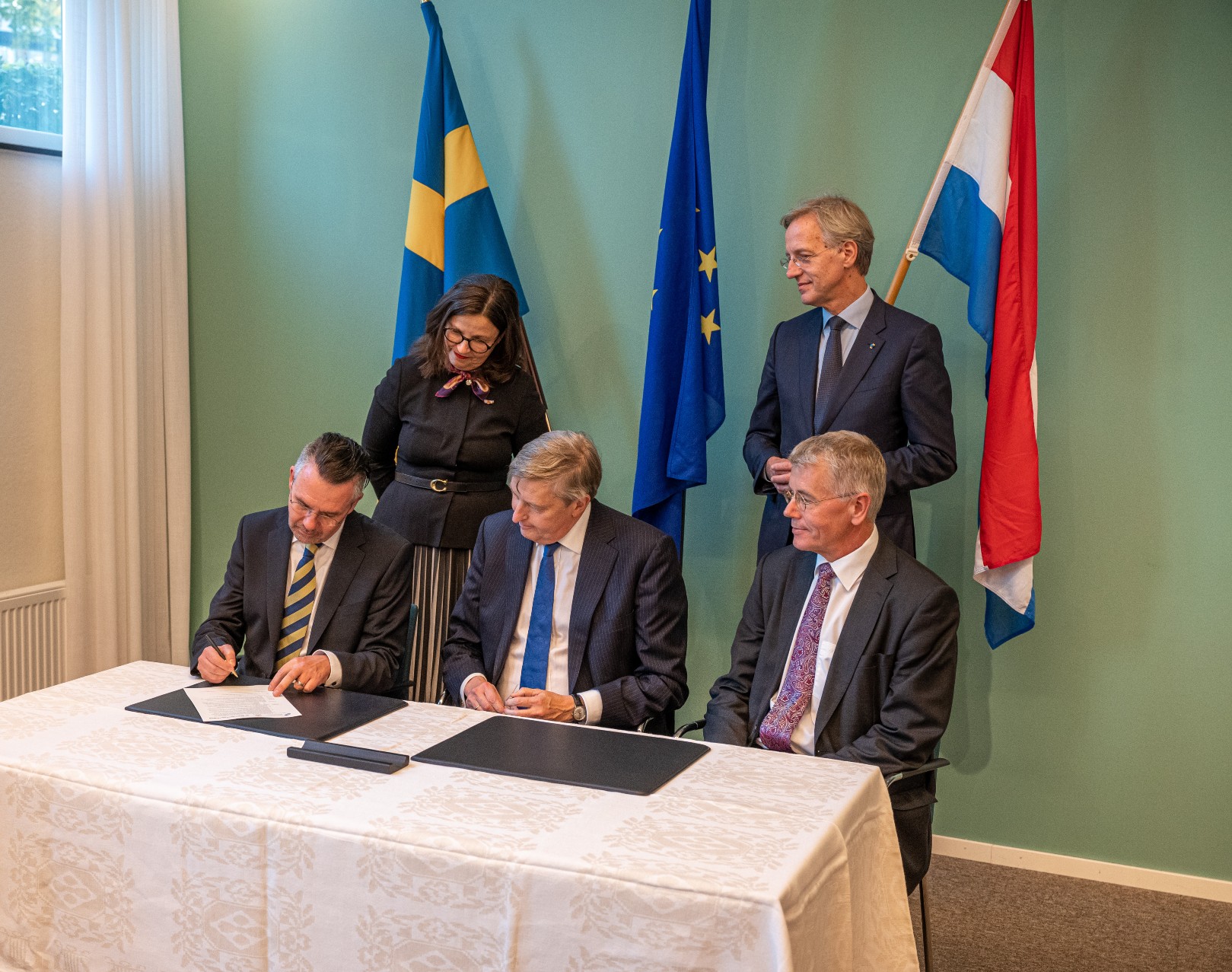 LUMC signs international agreement on developing Advanced Therapy ...