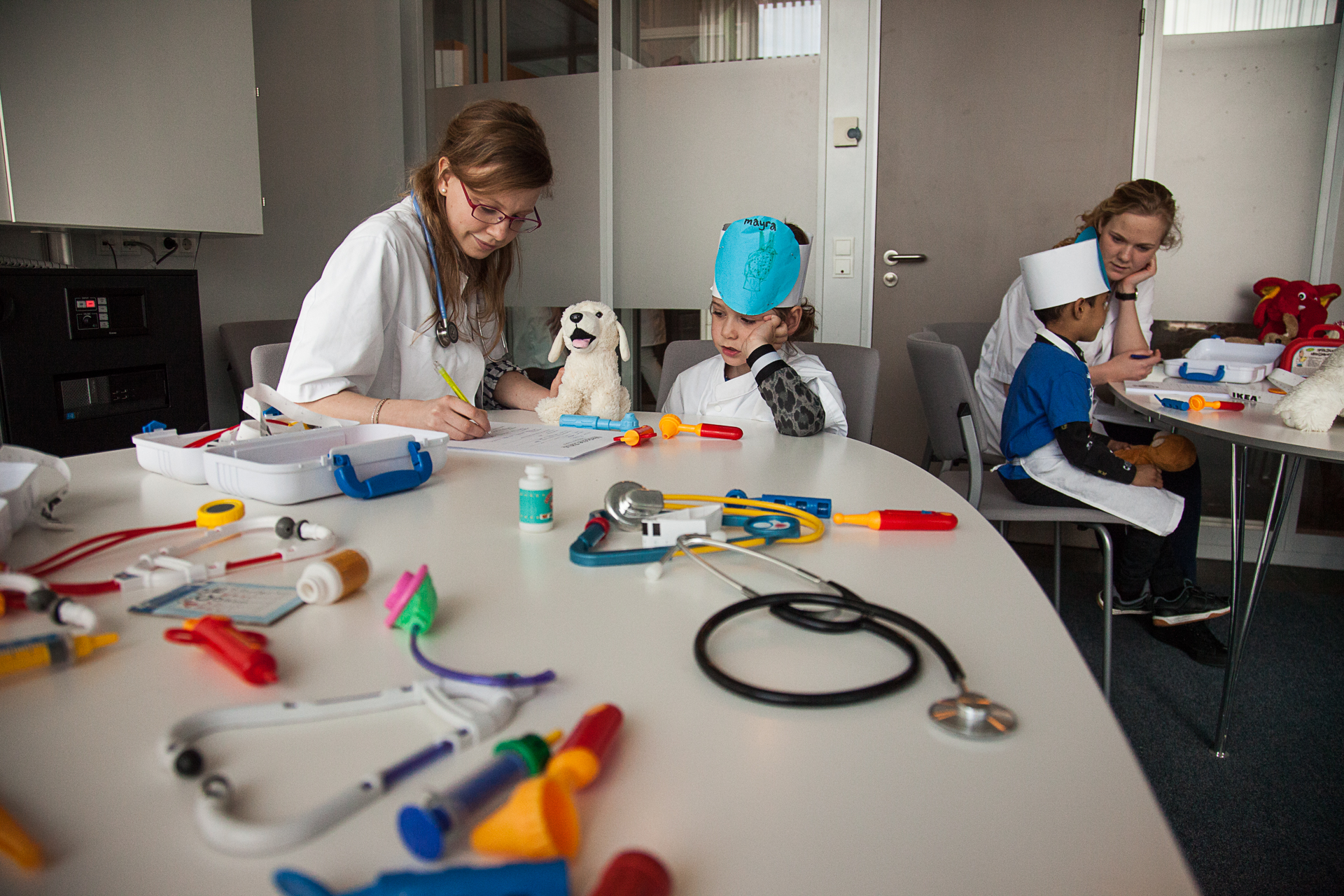 Teddy bear doctors at work in the LUMC - Leiden University