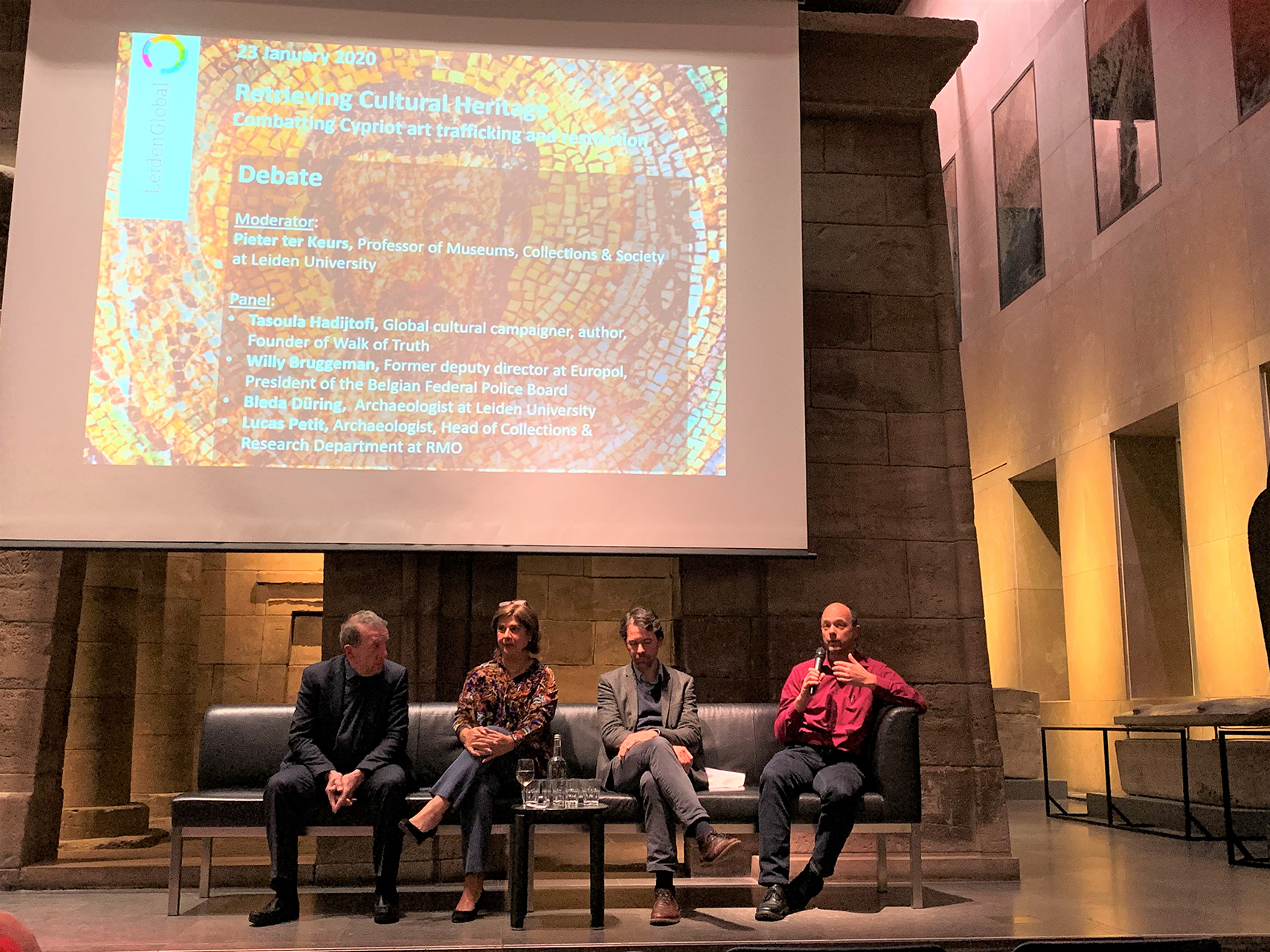 Engelen te koop: hoe komt geplunderd erfgoed terug? - Universiteit Leiden