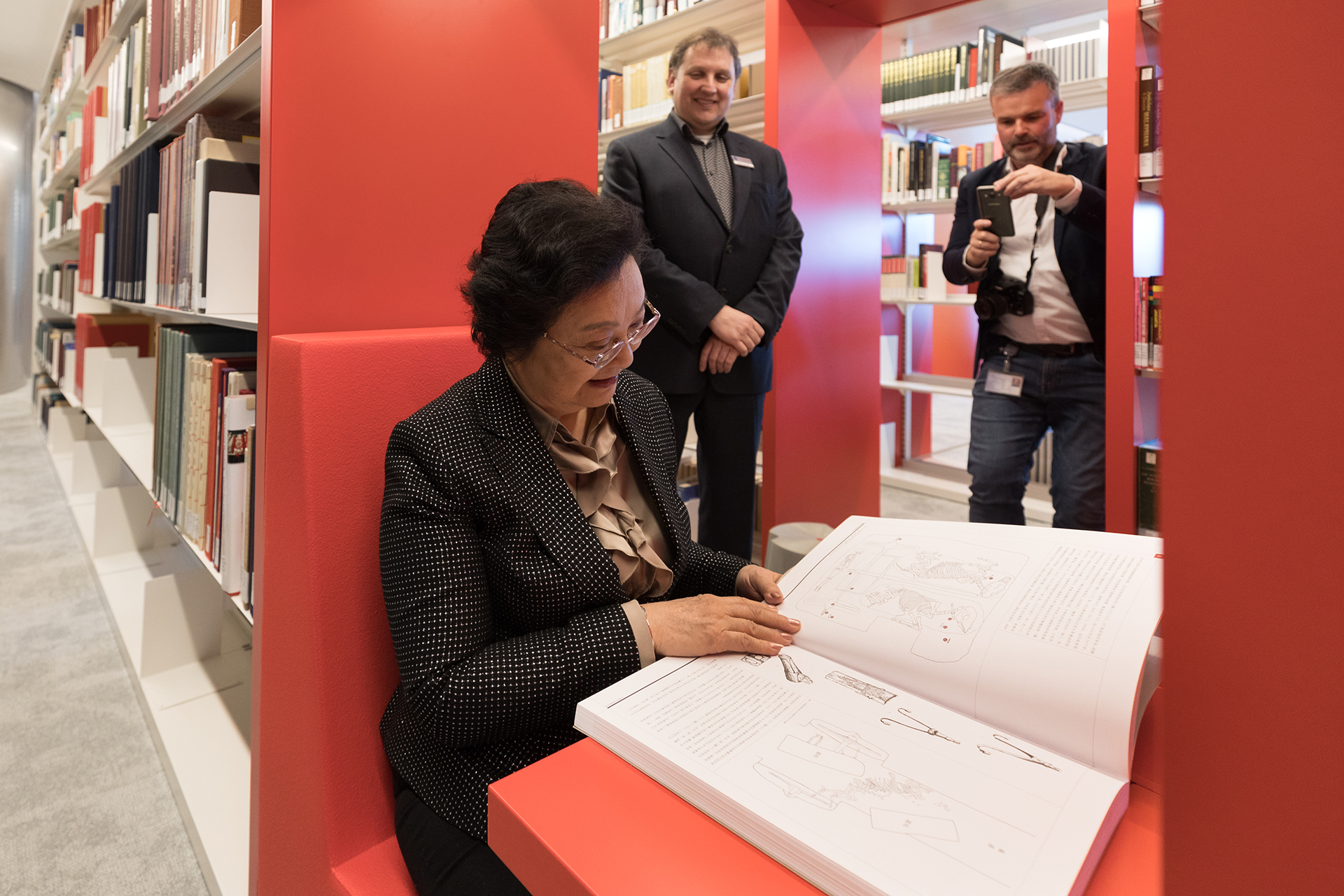 Flying visit by high-ranking Chinese delegation - Leiden University