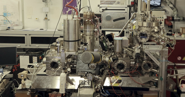 Physicist Sense Jan van der Molen plays ‘Dutch shuffleboard’ with ...