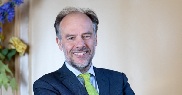 Carel Stolker kijkt in podcast terug op de ‘Affaire Buikhuisen ...
