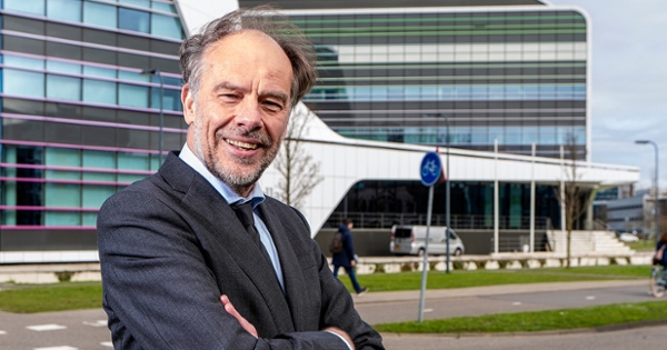 ‘Aan onze universiteit gaat de zon nooit onder’ - Universiteit Leiden