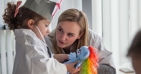 Teddy bear doctors at work in the LUMC - Leiden University