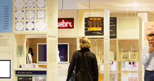 Cool! Taalmuseum start met expositie in stadhuis - Universiteit Leiden