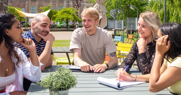 The mechanism behind a friendly chat: 'Puzzle gets unravelled bit by ...