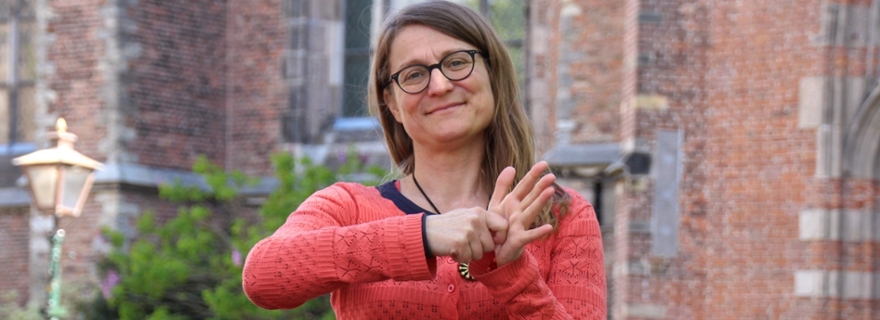 Vici for Victoria Nyst: 'The history of sign language contributes to ...