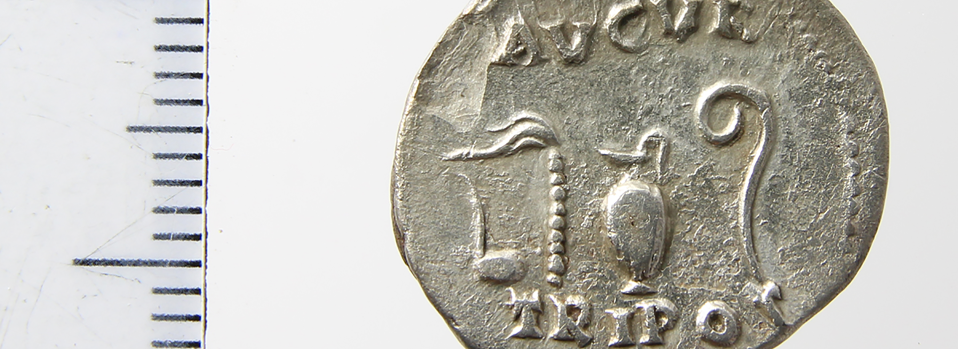 Liesbeth Claes onderzoekt oorsprong 100 Romeinse munten uit Brabant ...