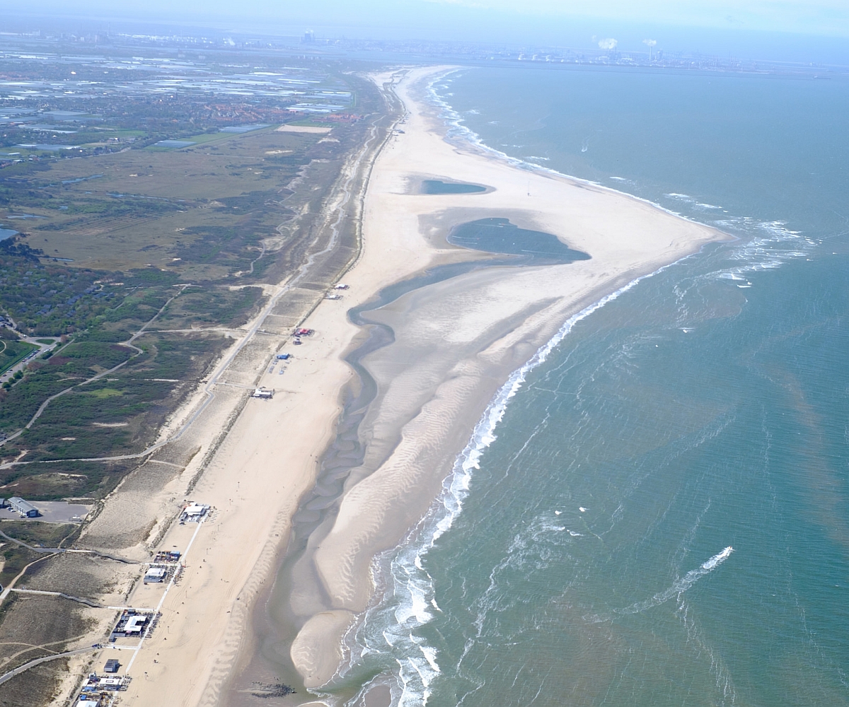 The Sand Motor - Building with Nature to optimise coastal protection ...