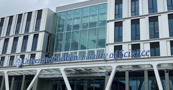 Name Faculty of Science flaunts on facade of phase 2A - Leiden University