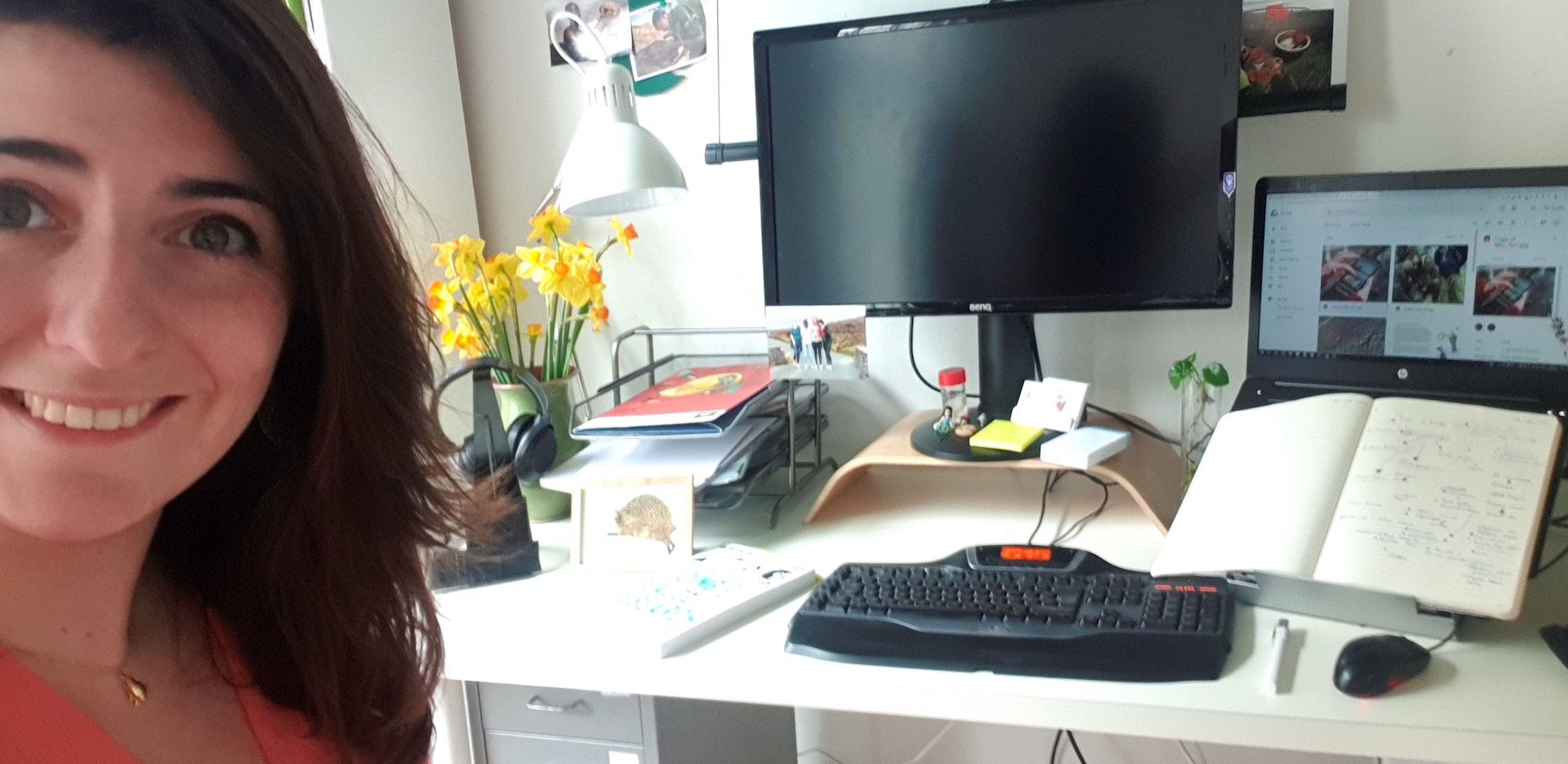 Een headset en voldoende koffie: thuiswerken in tijden van corona ...