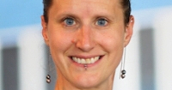 Felienne Hermans bij de Universiteit van Nederland over praten tegen je computer - Universiteit ...