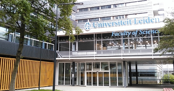 Four science professors receive Senior Teaching Qualification ...