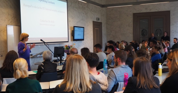 Openingslezing master Europees Recht door hoofd Europol Catherine De ...