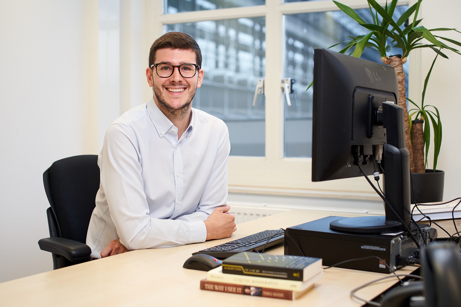 Eduard Fosch-Villaronga receives visiting grant for cybersecurity ...