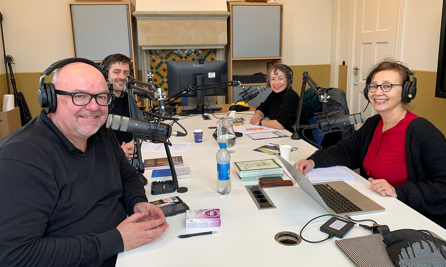 De postkoloniale podcast: van njai tot baboe - met Sandra Beerends en ...