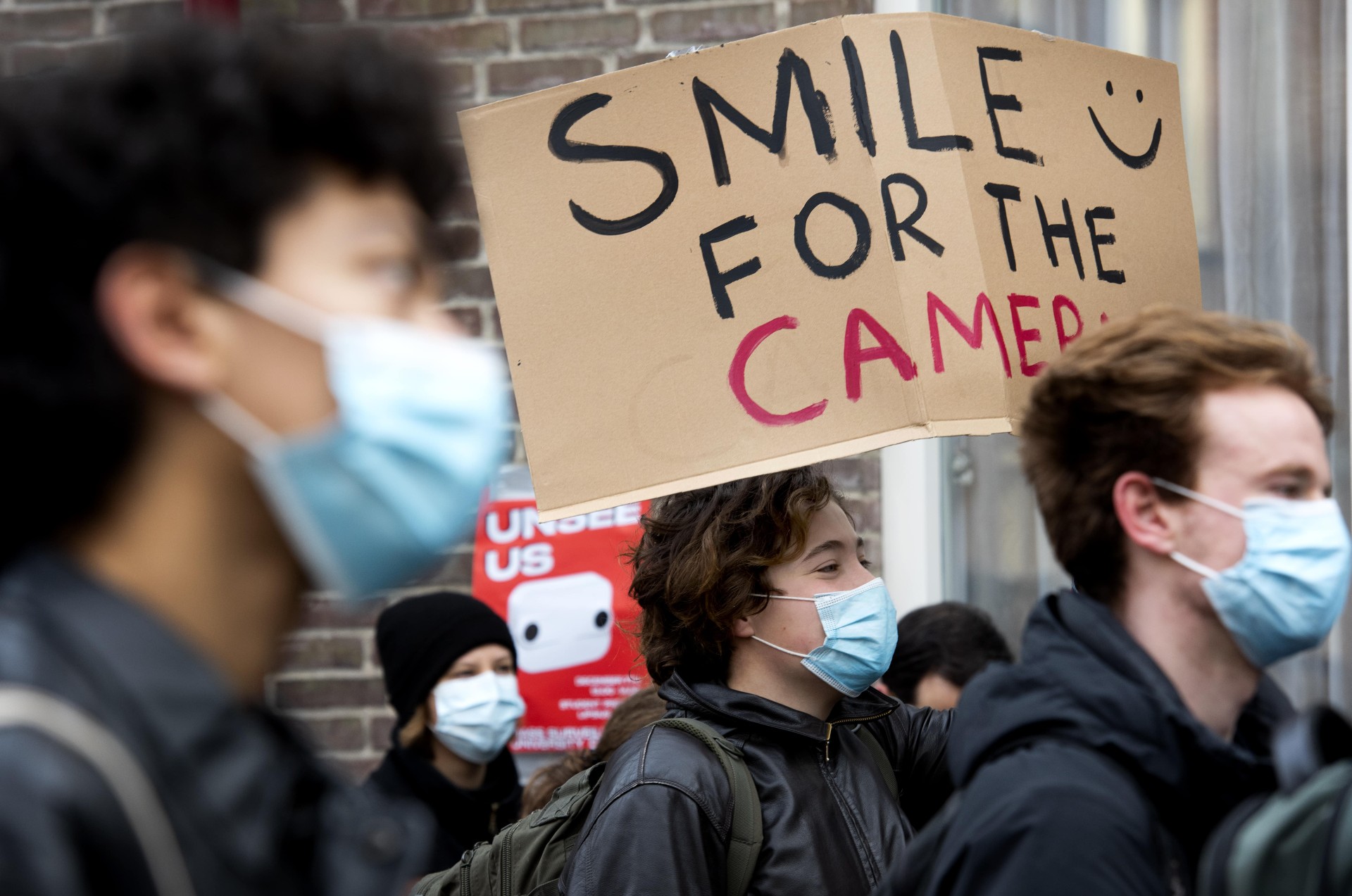 Protest tegen classroom scanners op het plein bij Lipsius ...